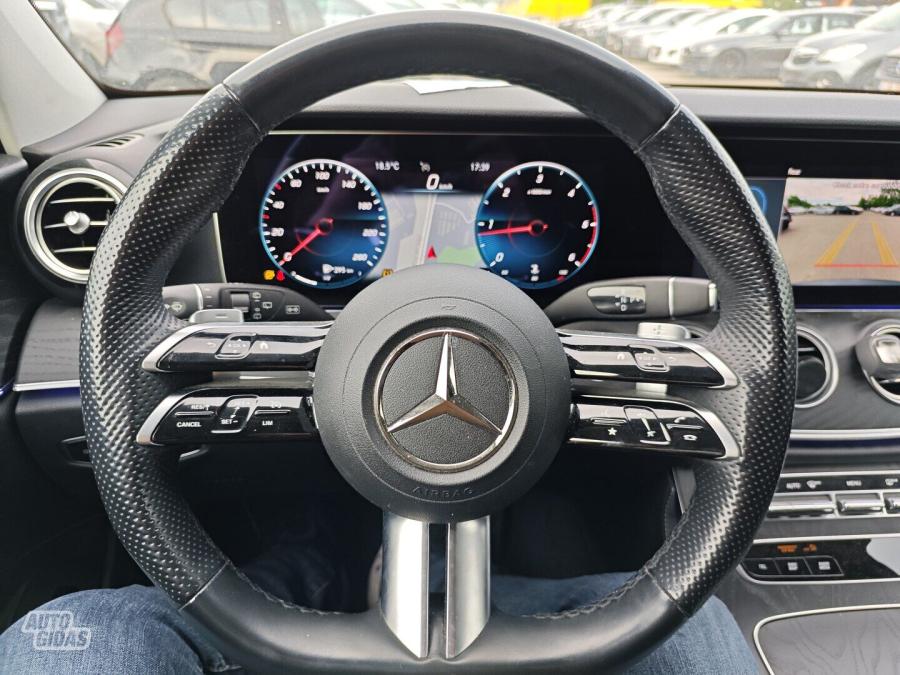 Brown Mercedes-Benz E 220 2022 in Kaunas, with an engine capacity of 2.00 L and mileage of 33 thousand km for 29999 €, photo 6 on AUTOMOTO.COM.LV