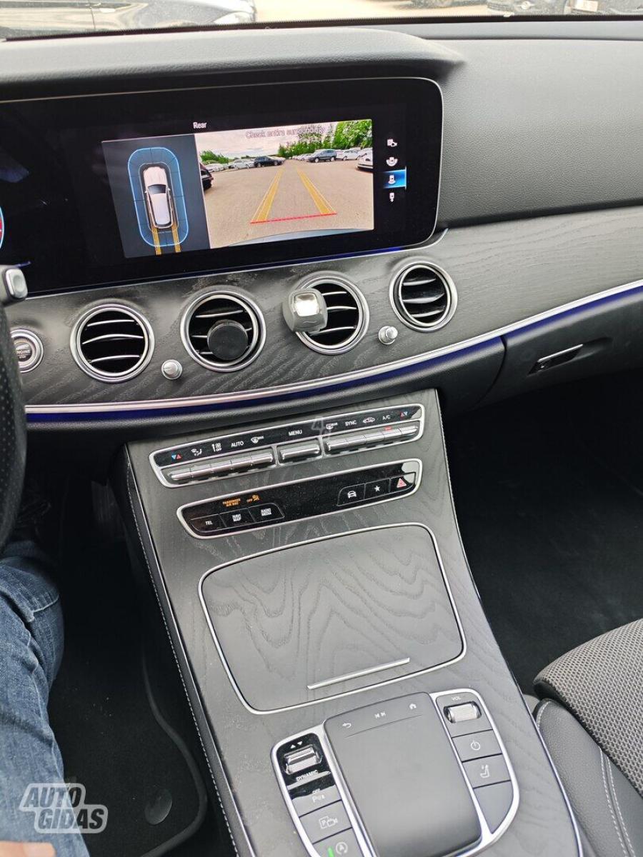 Brown Mercedes-Benz E 220 2022 in Kaunas, with an engine capacity of 2.00 L and mileage of 33 thousand km for 29999 €, photo 7 on AUTOMOTO.COM.LV