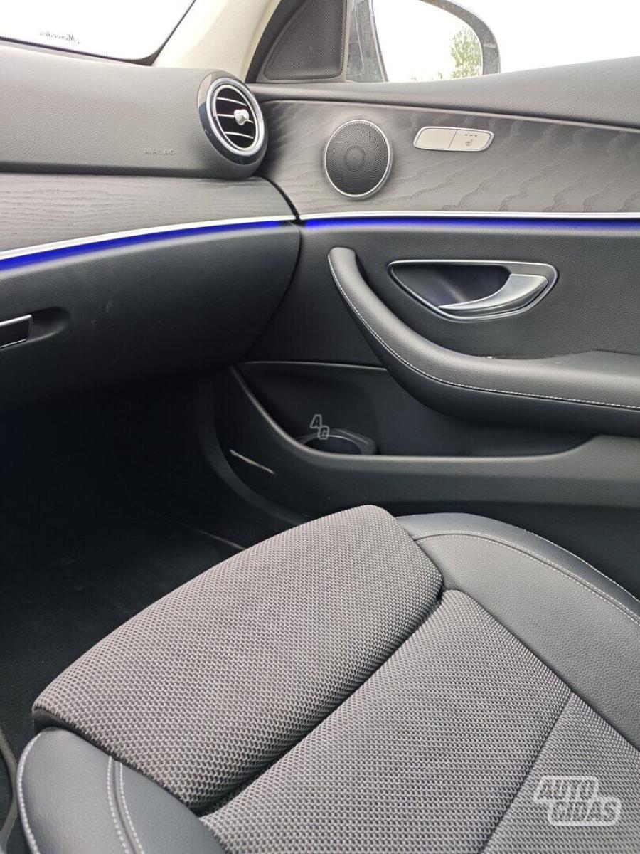 Brown Mercedes-Benz E 220 2022 in Kaunas, with an engine capacity of 2.00 L and mileage of 33 thousand km for 29999 €, photo 8 on AUTOMOTO.COM.LV