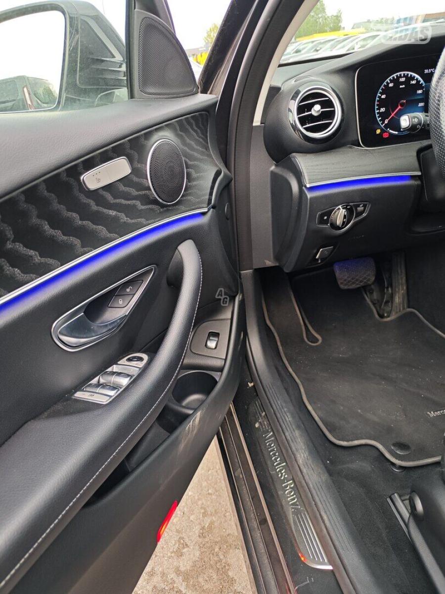 Brown Mercedes-Benz E 220 2022 in Kaunas, with an engine capacity of 2.00 L and mileage of 33 thousand km for 29999 €, photo 9 on AUTOMOTO.COM.LV