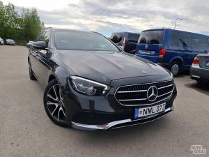 Brown Mercedes-Benz E 220 2022 in Kaunas, with an engine capacity of 2.00 L and mileage of 33 thousand km for 29999 €, photo 12 on AUTOMOTO.COM.LV