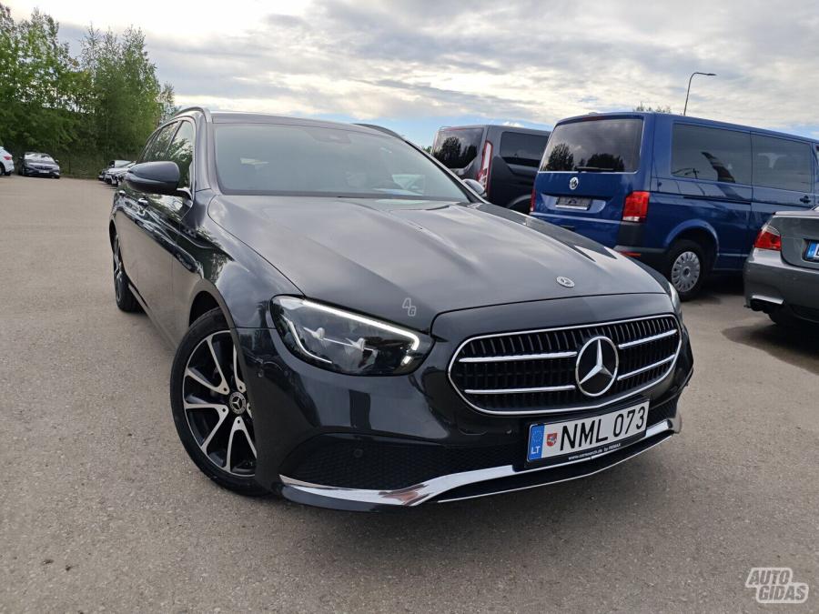 Brown Mercedes-Benz E 220 2022 in Kaunas, with an engine capacity of 2.00 L and mileage of 33 thousand km for 29999 €, photo 12 on AUTOMOTO.COM.LV