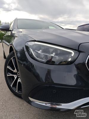 Brown Mercedes-Benz E 220 2022 in Kaunas, with an engine capacity of 2.00 L and mileage of 33 thousand km for 29999 €, photo 13 on AUTOMOTO.COM.LV