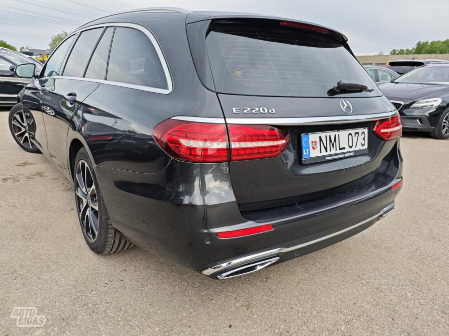Brown Mercedes-Benz E 220 2022 in Kaunas, with an engine capacity of 2.00 L and mileage of 33 thousand km for 29999 €, photo 14 on AUTOMOTO.COM.LV