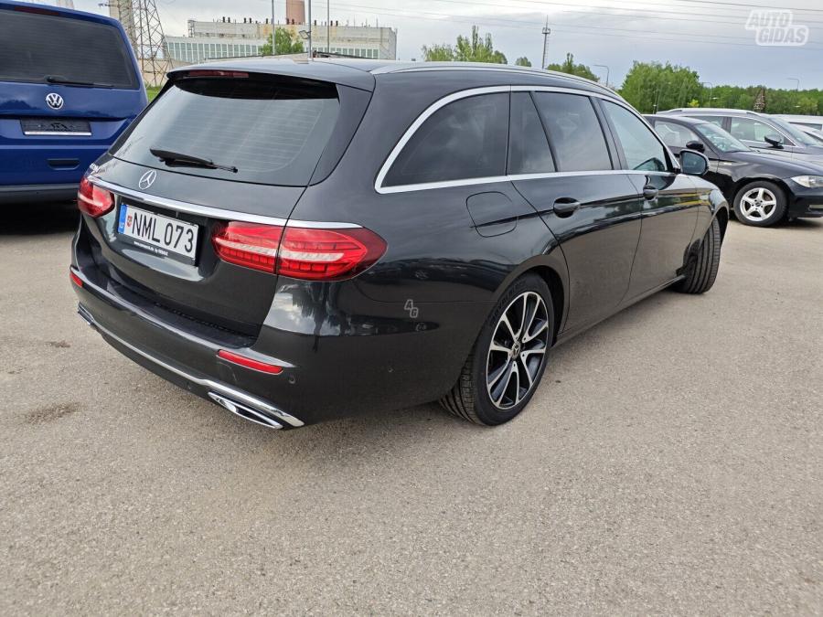 Brown Mercedes-Benz E 220 2022 in Kaunas, with an engine capacity of 2.00 L and mileage of 33 thousand km for 29999 €, photo 15 on AUTOMOTO.COM.LV