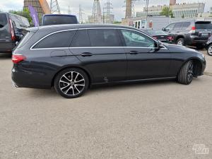 Brown Mercedes-Benz E 220 2022 in Kaunas, with an engine capacity of 2.00 L and mileage of 33 thousand km for 29999 €, photo 16 on AUTOMOTO.COM.LV