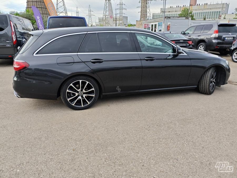 Brown Mercedes-Benz E 220 2022 in Kaunas, with an engine capacity of 2.00 L and mileage of 33 thousand km for 29999 €, photo 16 on AUTOMOTO.COM.LV