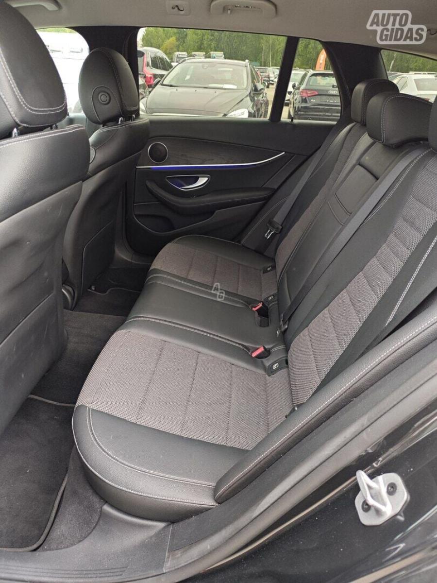 Brown Mercedes-Benz E 220 2022 in Kaunas, with an engine capacity of 2.00 L and mileage of 33 thousand km for 29999 €, photo 17 on AUTOMOTO.COM.LV