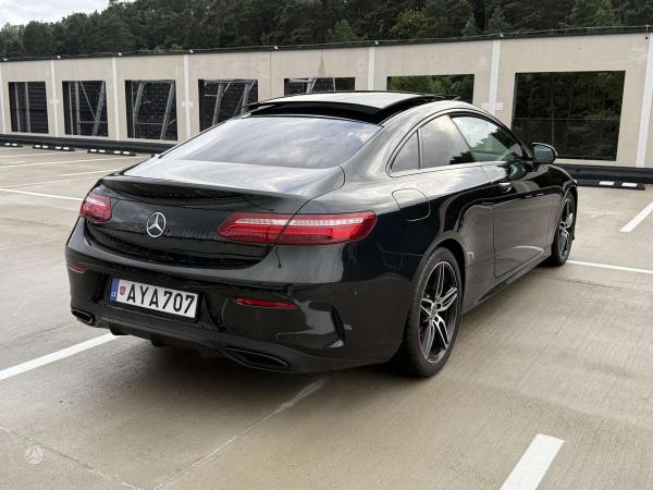 Green Mercedes-Benz E 220 2017 in Vilnius, with an engine capacity of 1.95 L and mileage of 214 thousand km for 28000 €, photo 5 on AUTOMOTO.COM.LV