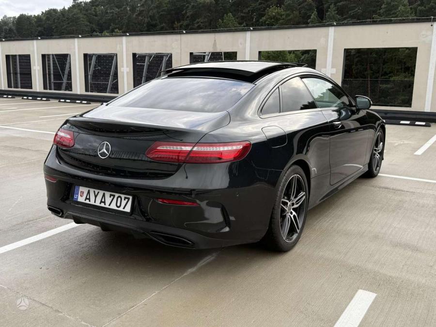 Green Mercedes-Benz E 220 2017 in Vilnius, with an engine capacity of 1.95 L and mileage of 214 thousand km for 28000 €, photo 6 on AUTOMOTO.COM.LV
