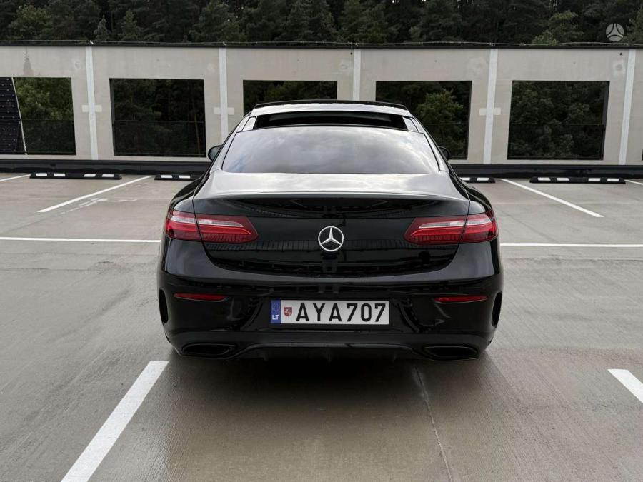 Green Mercedes-Benz E 220 2017 in Vilnius, with an engine capacity of 1.95 L and mileage of 214 thousand km for 28000 €, photo 7 on AUTOMOTO.COM.LV