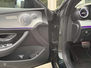 Green Mercedes-Benz E 220 2017 in Vilnius, with an engine capacity of 1.95 L and mileage of 214 thousand km for 28000 €, photo 10 on AUTOMOTO.COM.LV