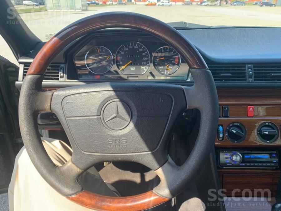 Zaļš Mercedes-Benz E 220 1994 Rīga, ar dzinēja tilpumu 2.20 L un nobraukumu 280 tūkst. km par 8000 €, foto 6 vietnē AUTOMOTO.COM.LV
