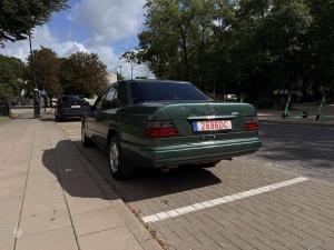 Zaļš Mercedes-Benz E 220 1995 Viļņa, ar dzinēja tilpumu 2.20 L un nobraukumu 289 tūkst. km par 4500 €, foto 6 vietnē AUTOMOTO.COM.LV