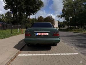 Zaļš Mercedes-Benz E 220 1995 Viļņa, ar dzinēja tilpumu 2.20 L un nobraukumu 289 tūkst. km par 4500 €, foto 7 vietnē AUTOMOTO.COM.LV