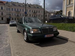 Zaļš Mercedes-Benz E 220 1995 Viļņa, ar dzinēja tilpumu 2.20 L un nobraukumu 289 tūkst. km par 4500 €, foto 12 vietnē AUTOMOTO.COM.LV