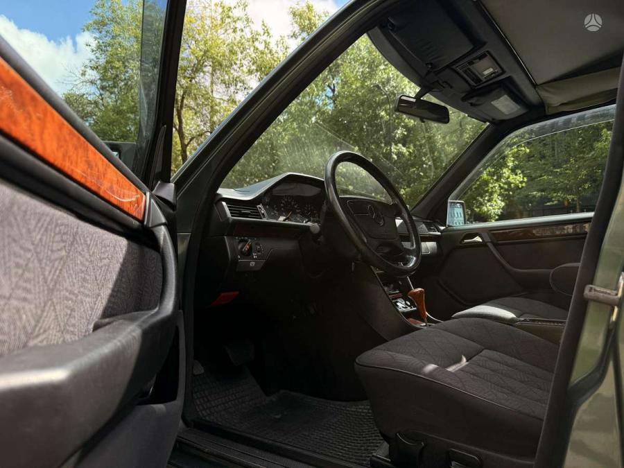 Zaļš Mercedes-Benz E 220 1995 Viļņa, ar dzinēja tilpumu 2.20 L un nobraukumu 289 tūkst. km par 4500 €, foto 14 vietnē AUTOMOTO.COM.LV