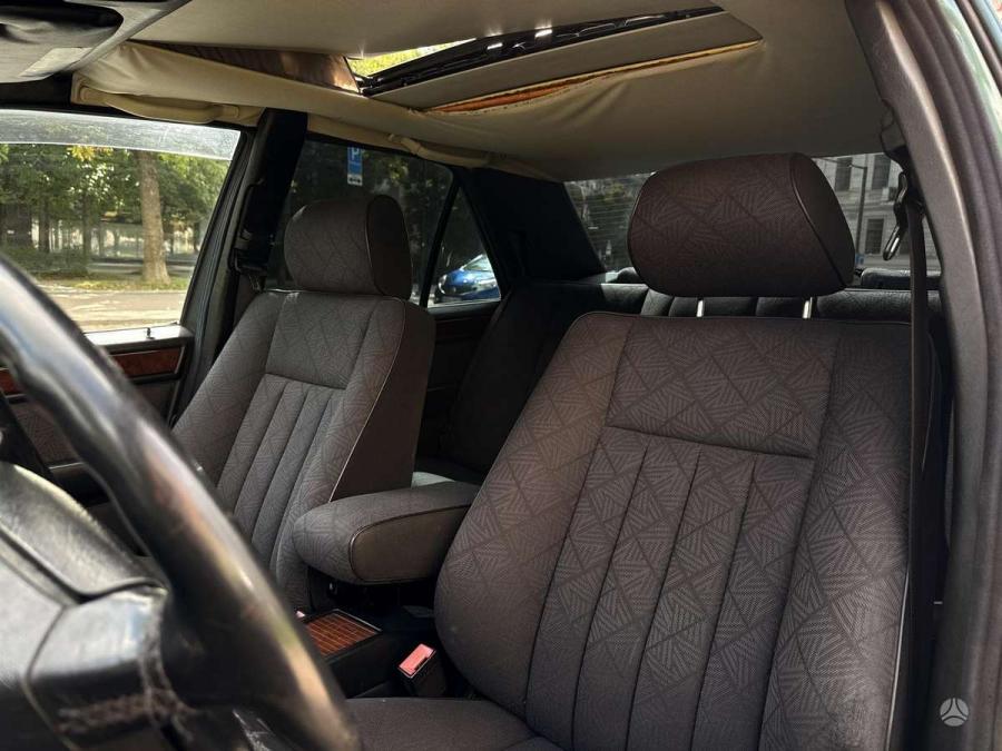 Zaļš Mercedes-Benz E 220 1995 Viļņa, ar dzinēja tilpumu 2.20 L un nobraukumu 289 tūkst. km par 4500 €, foto 17 vietnē AUTOMOTO.COM.LV
