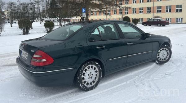 Zaļš Mercedes-Benz E 220 2004 Krāslava, ar dzinēja tilpumu 2.20 L un nobraukumu 319 tūkst. km par 3750 €, foto 3 vietnē AUTOMOTO.COM.LV