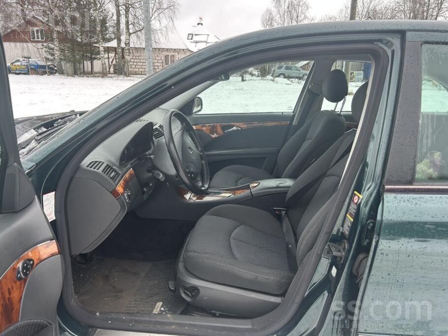 Zaļš Mercedes-Benz E 220 2004 Krāslava, ar dzinēja tilpumu 2.20 L un nobraukumu 319 tūkst. km par 3750 €, foto 9 vietnē AUTOMOTO.COM.LV