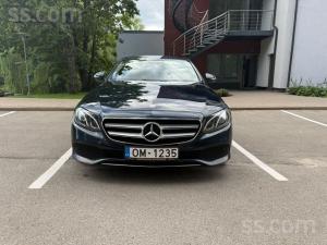 Green Mercedes-Benz E 220 2016 in Riga, with an engine capacity of 2.00 L and mileage of 222 thousand km for 20495 €, photo 3 on AUTOMOTO.COM.LV