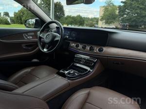 Green Mercedes-Benz E 220 2016 in Riga, with an engine capacity of 2.00 L and mileage of 222 thousand km for 20495 €, photo 10 on AUTOMOTO.COM.LV