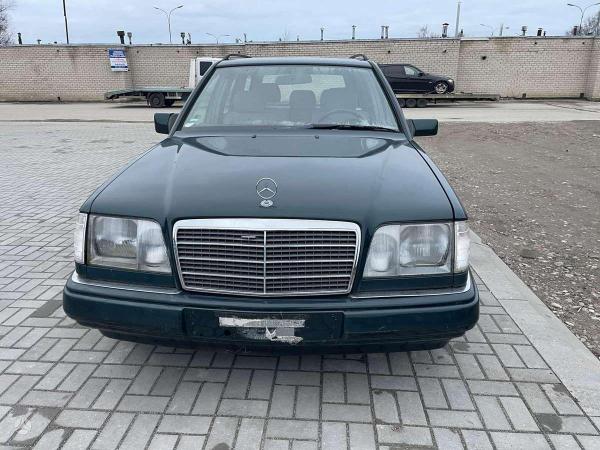 Zaļš Mercedes-Benz E 220 1995 Marijampole, ar dzinēja tilpumu 2.20 L un nobraukumu 157 tūkst. km par 2100 €, foto 1 vietnē AUTOMOTO.COM.LV
