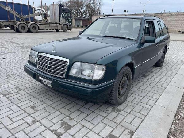 Zaļš Mercedes-Benz E 220 1995 Marijampole, ar dzinēja tilpumu 2.20 L un nobraukumu 157 tūkst. km par 2100 €, foto 2 vietnē AUTOMOTO.COM.LV