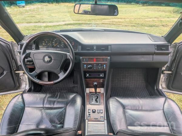 Grey Mercedes-Benz E 220 1996 in Riga, with an engine capacity of 2.20 L and mileage of 450 thousand km for 5500 €, photo 3 on AUTOMOTO.COM.LV