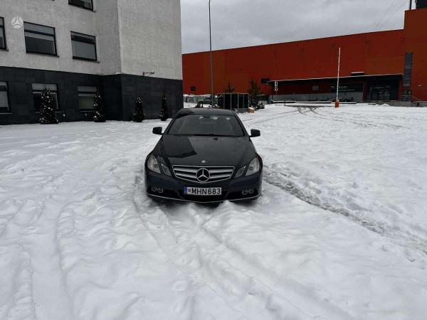 Grey Mercedes-Benz E 220 2010 in Vilnius, with an engine capacity of 2.20 L and mileage of 295 thousand km for 6700 €, photo 6 on AUTOMOTO.COM.LV