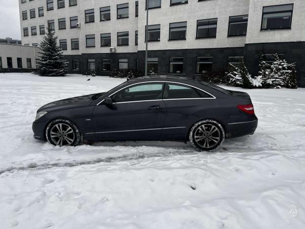 Grey Mercedes-Benz E 220 2010 in Vilnius, with an engine capacity of 2.20 L and mileage of 295 thousand km for 6700 €, photo 8 on AUTOMOTO.COM.LV