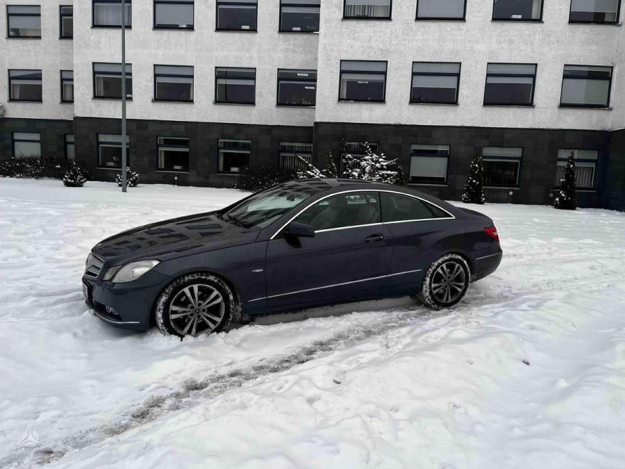 Grey Mercedes-Benz E 220 2010 in Vilnius, with an engine capacity of 2.20 L and mileage of 295 thousand km for 6700 €, photo 9 on AUTOMOTO.COM.LV