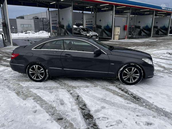Grey Mercedes-Benz E 220 2010 in Vilnius, with an engine capacity of 2.20 L and mileage of 295 thousand km for 6700 €, photo 10 on AUTOMOTO.COM.LV