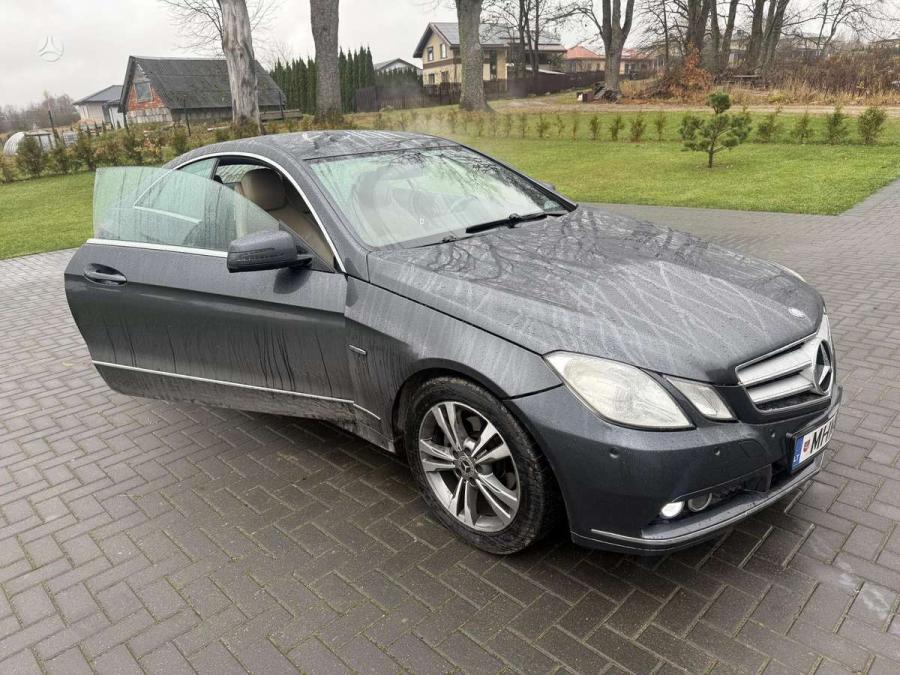 Grey Mercedes-Benz E 220 2010 in Vilnius, with an engine capacity of 2.20 L and mileage of 295 thousand km for 6700 €, photo 24 on AUTOMOTO.COM.LV