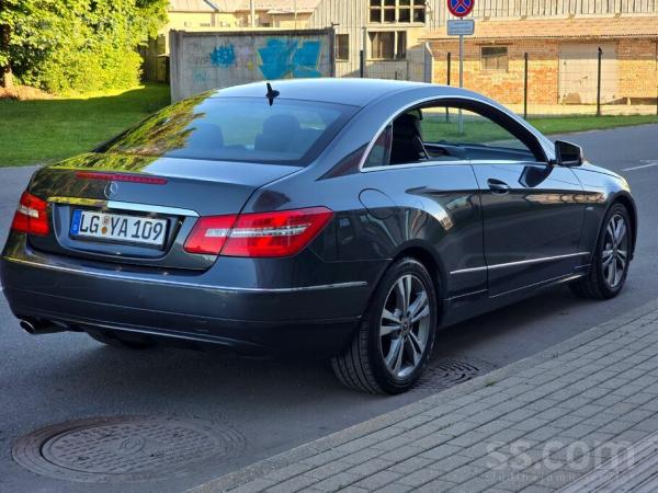 Pelēks Mercedes-Benz E 220 2010 Rīga, ar dzinēja tilpumu 2.20 L un nobraukumu 0 tūkst. km par 7250 €, foto 4 vietnē AUTOMOTO.COM.LV