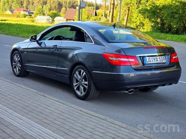 Серый Мерседес E 220 2010 в Рига, объемом двигателя 2.20 л и пробегом 0 тыс. км за 7250 €, фото 2 на AUTOMOTO.COM.LV