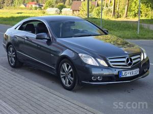 Серый Мерседес E 220 2010 в Рига, объемом двигателя 2.20 л и пробегом 0 тыс. км за 7250 €, фото 4 на AUTOMOTO.COM.LV