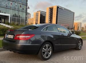 Pelēks Mercedes-Benz E 220 2010 Rīga, ar dzinēja tilpumu 2.20 L un nobraukumu 275 tūkst. km par 7800 €, foto 4 vietnē AUTOMOTO.COM.LV