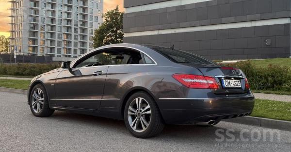 Pelēks Mercedes-Benz E 220 2010 Rīga, ar dzinēja tilpumu 2.20 L un nobraukumu 275 tūkst. km par 7800 €, foto 4 vietnē AUTOMOTO.COM.LV