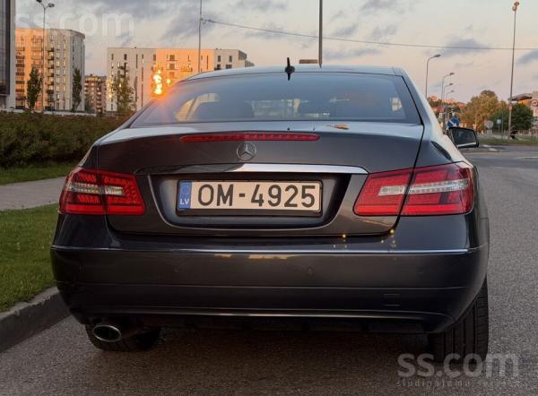 Pelēks Mercedes-Benz E 220 2010 Rīga, ar dzinēja tilpumu 2.20 L un nobraukumu 275 tūkst. km par 7800 €, foto 7 vietnē AUTOMOTO.COM.LV