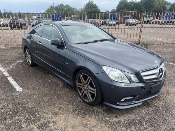 Pelēks Mercedes-Benz E 220 2011 Alīta, ar dzinēja tilpumu 2.10 L un nobraukumu 268 tūkst. km par 3650 €, foto 2 vietnē AUTOMOTO.COM.LV