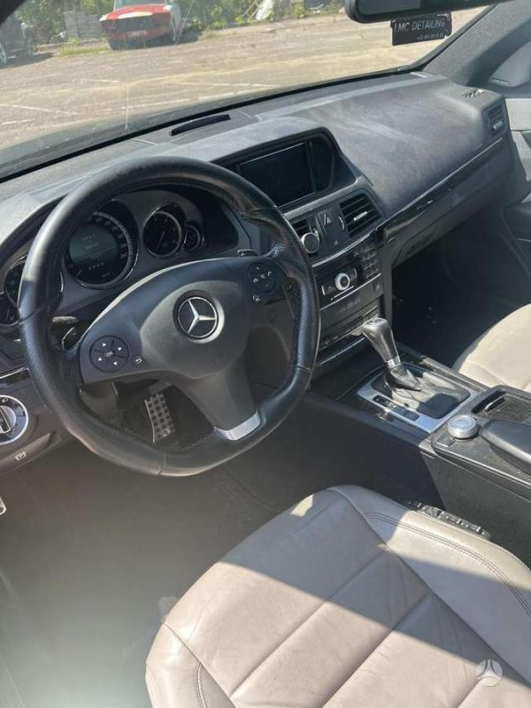 Pelēks Mercedes-Benz E 220 2011 Alīta, ar dzinēja tilpumu 2.10 L un nobraukumu 268 tūkst. km par 3650 €, foto 8 vietnē AUTOMOTO.COM.LV