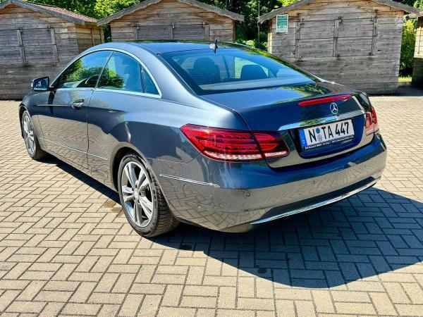 Grey Mercedes-Benz E 220 2014 in Birstonas, with an engine capacity of 2.14 L and mileage of 260 thousand km for 9950 €, photo 5 on AUTOMOTO.COM.LV