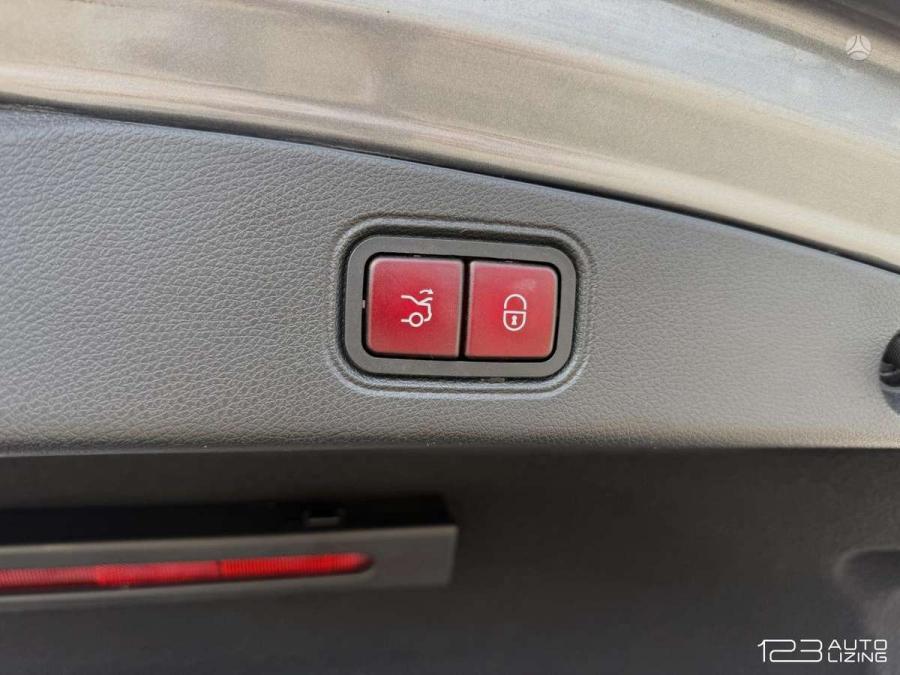 Grey Mercedes-Benz E 220 2017 in Taurage, with an engine capacity of 2.00 L and mileage of 209 thousand km for 22300 €, photo 31 on AUTOMOTO.COM.LV