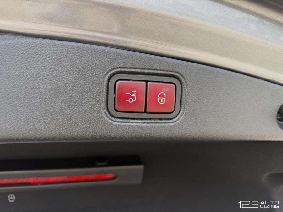 Pelēks Mercedes-Benz E 220 2017 Tauragė, ar dzinēja tilpumu 2.00 L un nobraukumu 209 tūkst. km par 21800 €, foto 31 vietnē AUTOMOTO.COM.LV