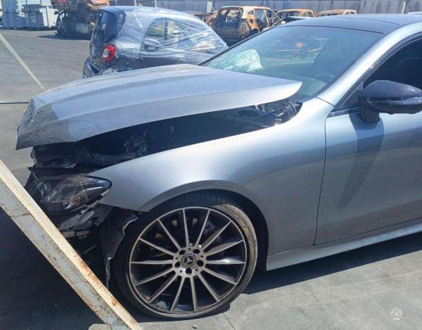 Pelēks Mercedes-Benz E 220 2018 Tauragė, ar dzinēja tilpumu 2.00 L un nobraukumu 86 tūkst. km par 13500 €, foto 1 vietnē AUTOMOTO.COM.LV