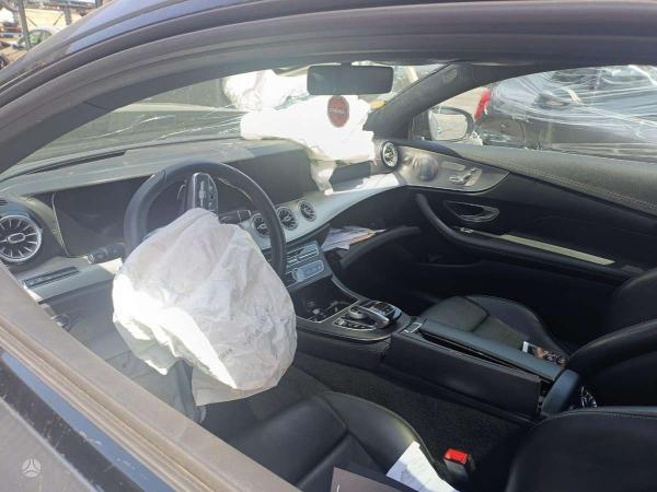 Pelēks Mercedes-Benz E 220 2018 Tauragė, ar dzinēja tilpumu 2.00 L un nobraukumu 86 tūkst. km par 13500 €, foto 7 vietnē AUTOMOTO.COM.LV