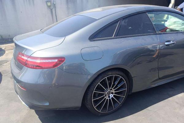 Pelēks Mercedes-Benz E 220 2018 Tauragė, ar dzinēja tilpumu 2.00 L un nobraukumu 86 tūkst. km par 13500 €, foto 8 vietnē AUTOMOTO.COM.LV