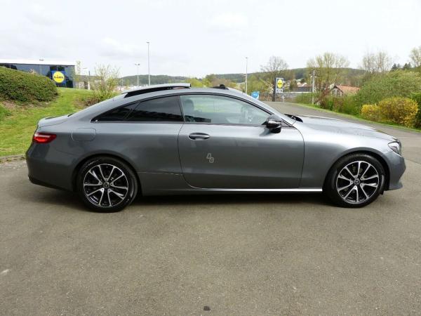 Grey Mercedes-Benz E 220 2019 in Kaunas, with an engine capacity of 2.00 L and mileage of 90 thousand km for 32184 €, photo 5 on AUTOMOTO.COM.LV