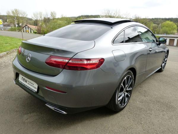 Grey Mercedes-Benz E 220 2019 in Kaunas, with an engine capacity of 2.00 L and mileage of 90 thousand km for 32184 €, photo 8 on AUTOMOTO.COM.LV